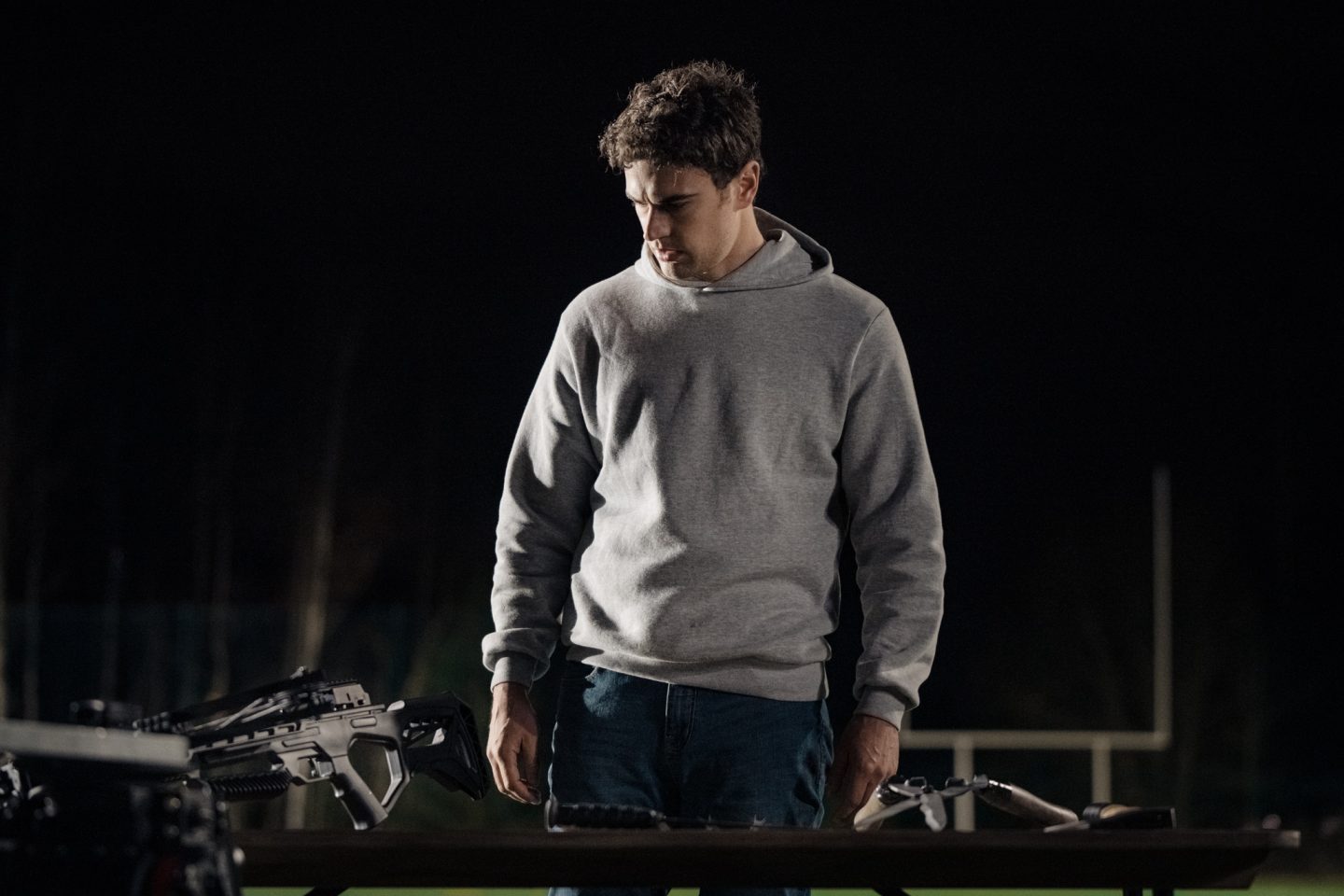 カレン・ギラン主演 敵は、もうひとりの自分‥‥オリジナル vs クローンの死闘を描いたSFスリラー 映画『デュアル』特報映像が公開 - otocoto | こだわりの映画エンタメサイト