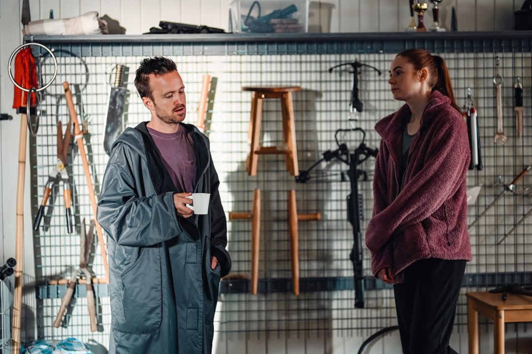 カレン・ギラン主演 敵は、もうひとりの自分‥‥オリジナル vs クローンの死闘を描いたSFスリラー 映画『デュアル』特報映像が公開 - otocoto | こだわりの映画エンタメサイト