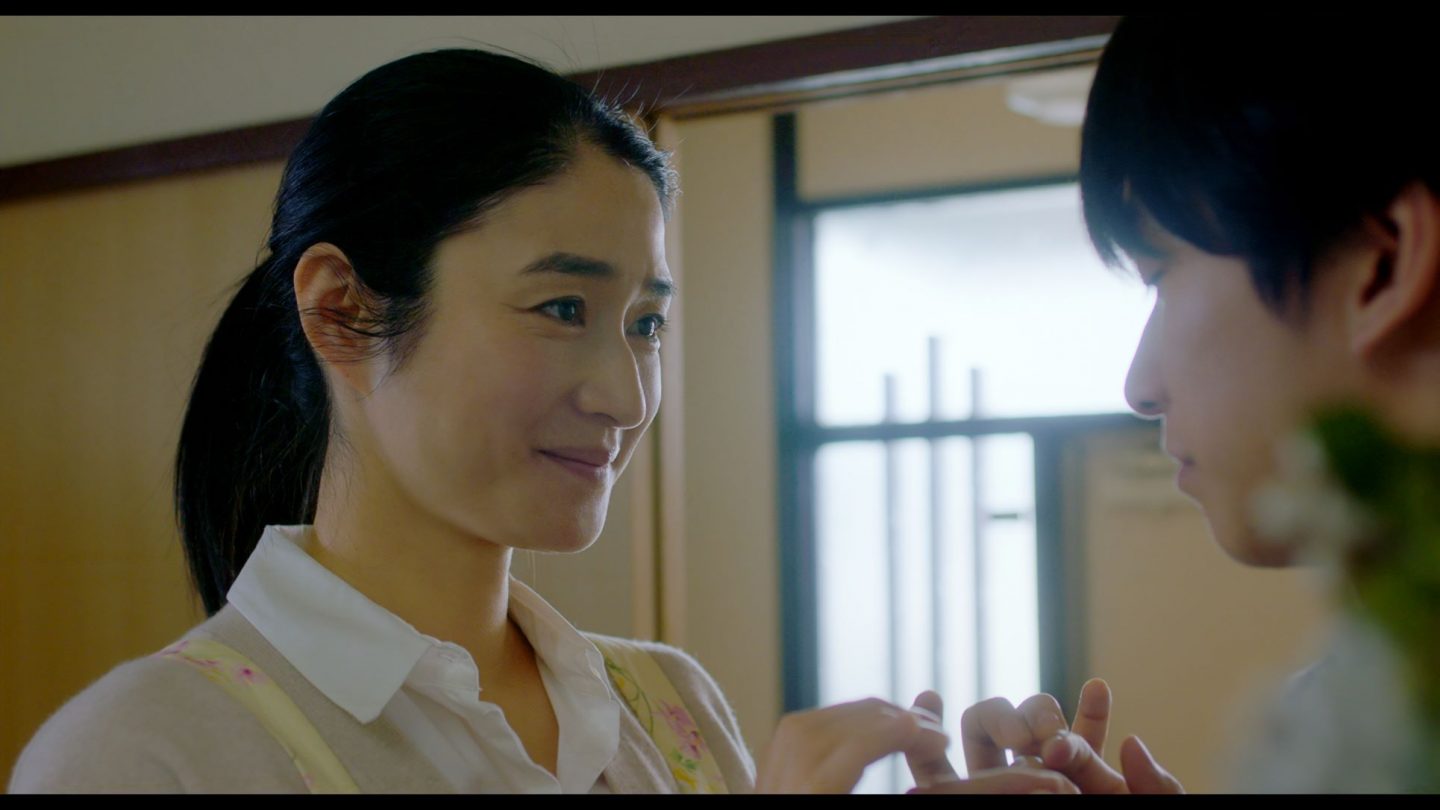 小雪12年ぶりの主演作 9歳で失明、18歳で聴力を失った青年と母との実話に基づく物語 映画『桜色の風が咲く』 - otocoto | こだわりの映画エンタメサイト