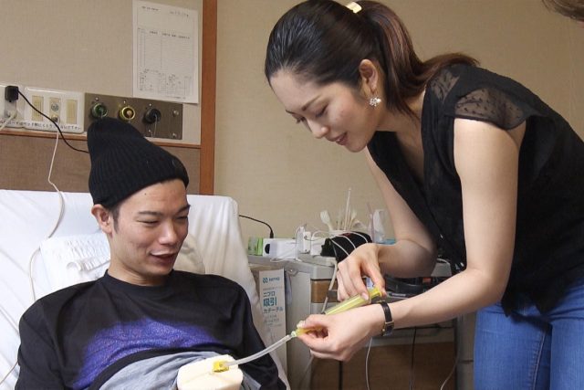 石原さとみがナレーションを担当 ALSを発症した夫とその妻を描くドキュメンタリー 映画『NO LIMIT,YOUR LIFE ノー リミット,ユア ライフ』 - otocoto | こだわりの ...