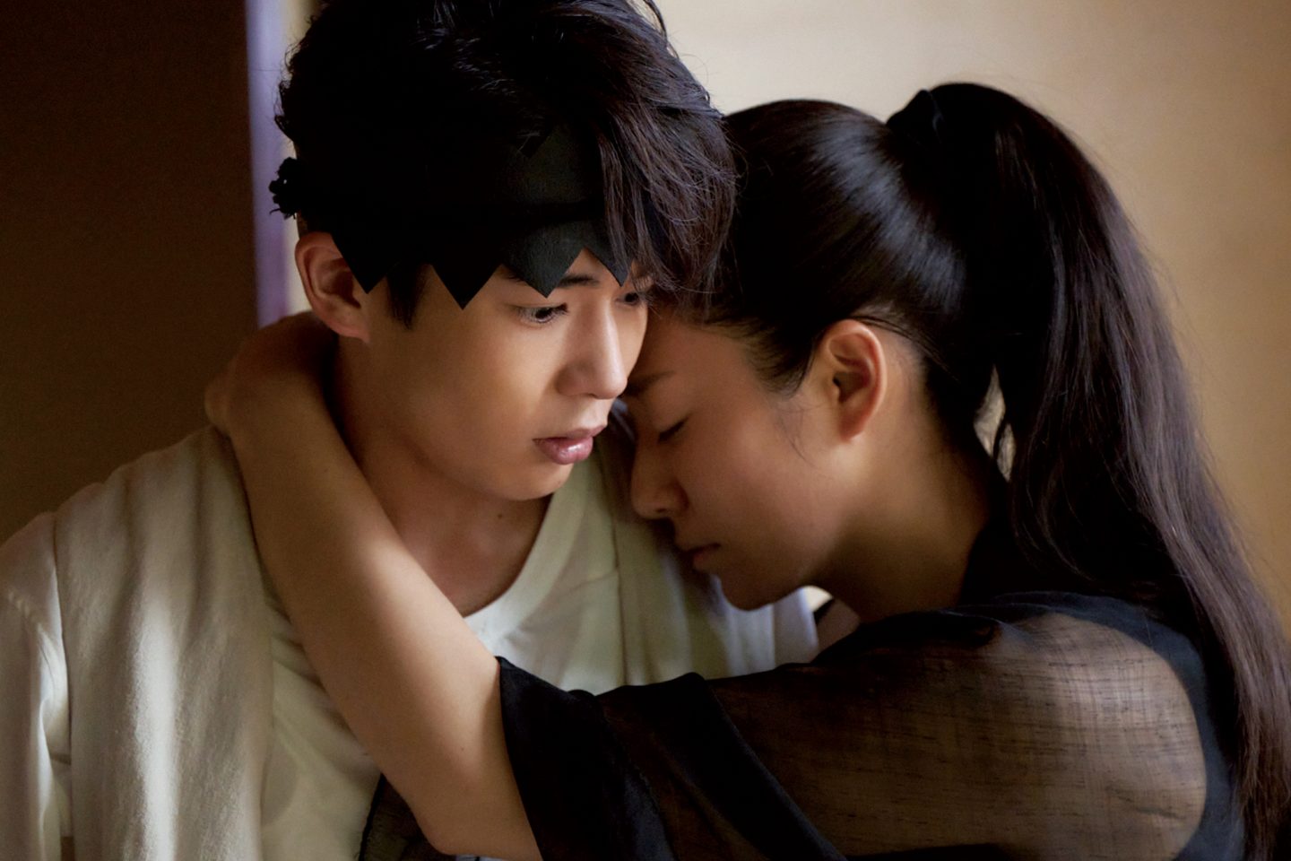 高橋一生、飯豊まりえ、長尾謙杜ら出演者が勢ぞろい 映画『岸辺露伴 ルーヴルへ行く』メイキングPV - otocoto | こだわりの映画エンタメサイト