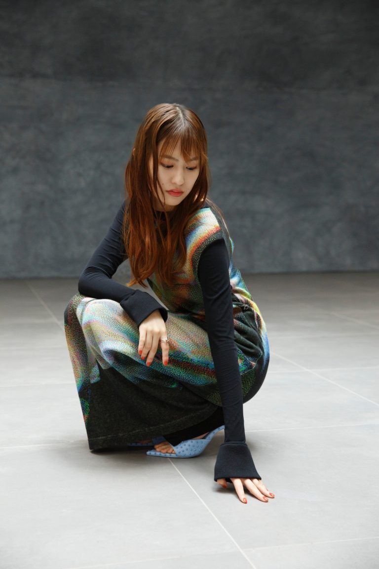 恒松祐里インタビュー 闘うヒロインでありながら凄く純粋でまっすぐな優しい⼥の⼦を演じた『Gメン』 - 4ページ目 (4ページ中) - otocoto | こだわりの映画エンタメサイト