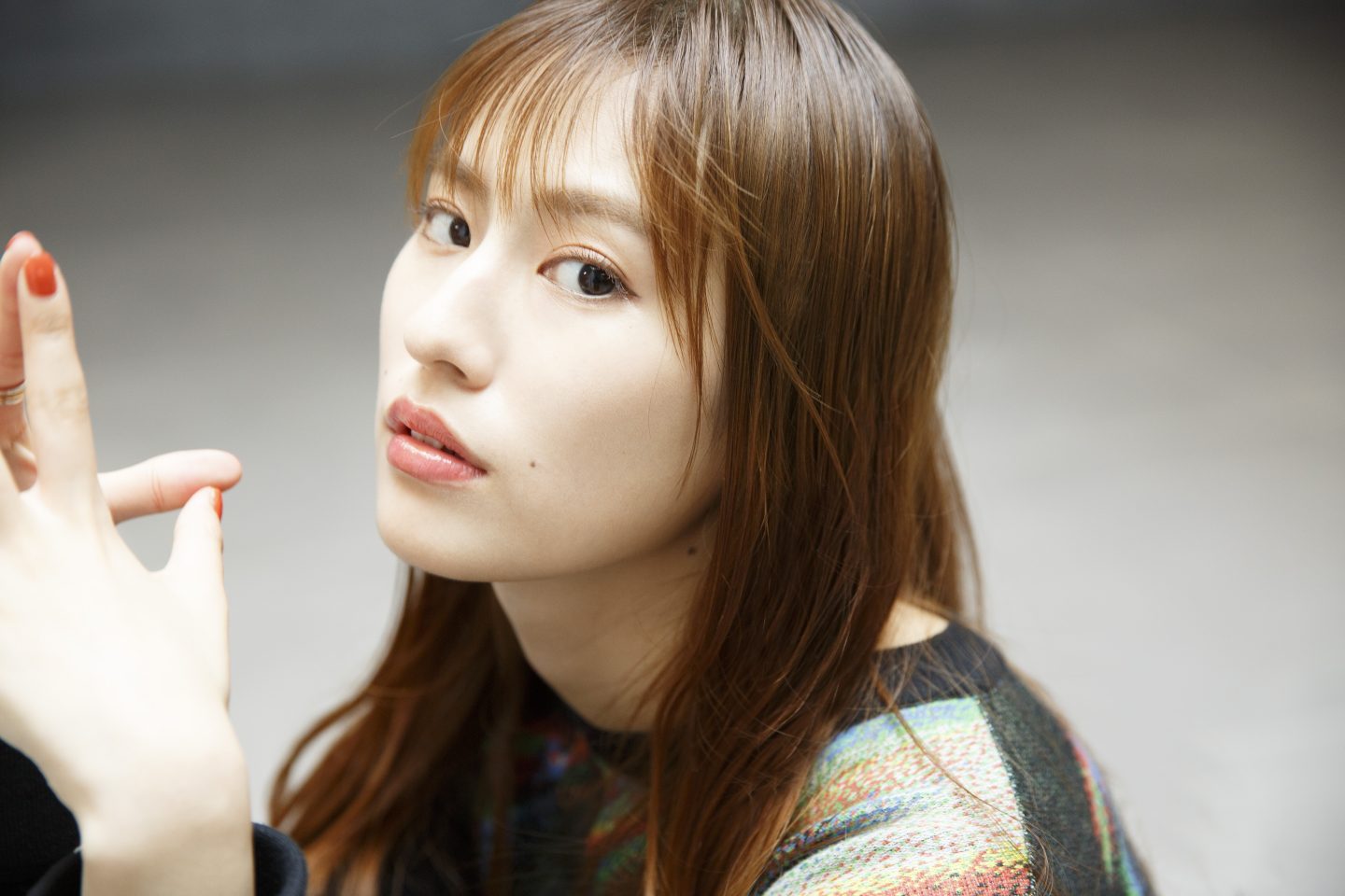 恒松祐里インタビュー 闘うヒロインでありながら凄く純粋でまっすぐな優しい⼥の⼦を演じた『Gメン』 - 3ページ目 (4ページ中) - otocoto | こだわりの映画エンタメサイト