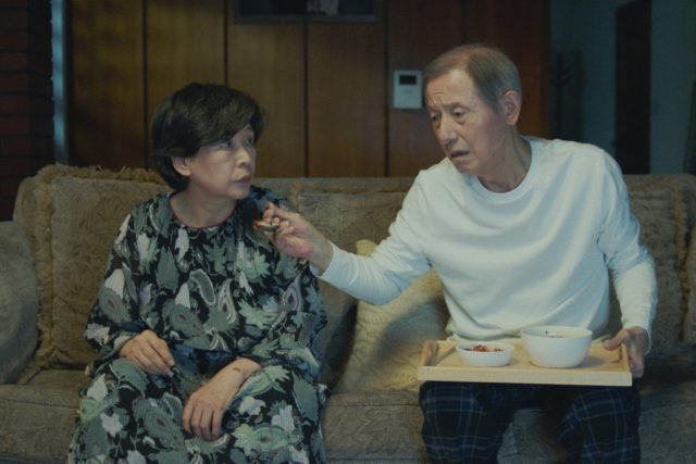 ‟半地下はまだマシ”現代の社会問題に根ざした、認知症老女すり替えサスペンス 映画『ビニールハウス』 - otocoto | こだわりの映画エンタメサイト