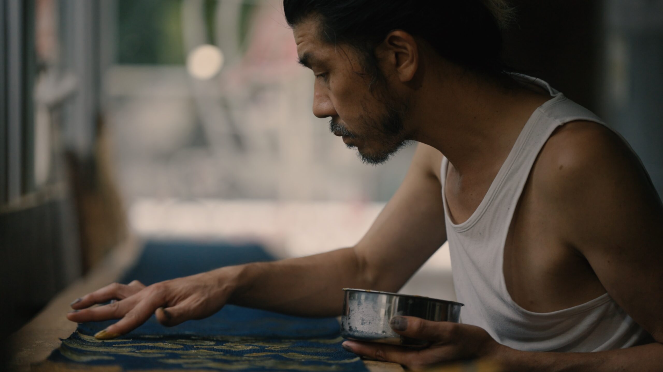 藍染めに魅せられ、向き合う⼈々の“いま”に寄り添う⻑編ドキュメンタリー 映画『⻘い記憶』 - otocoto | こだわりの映画エンタメサイト