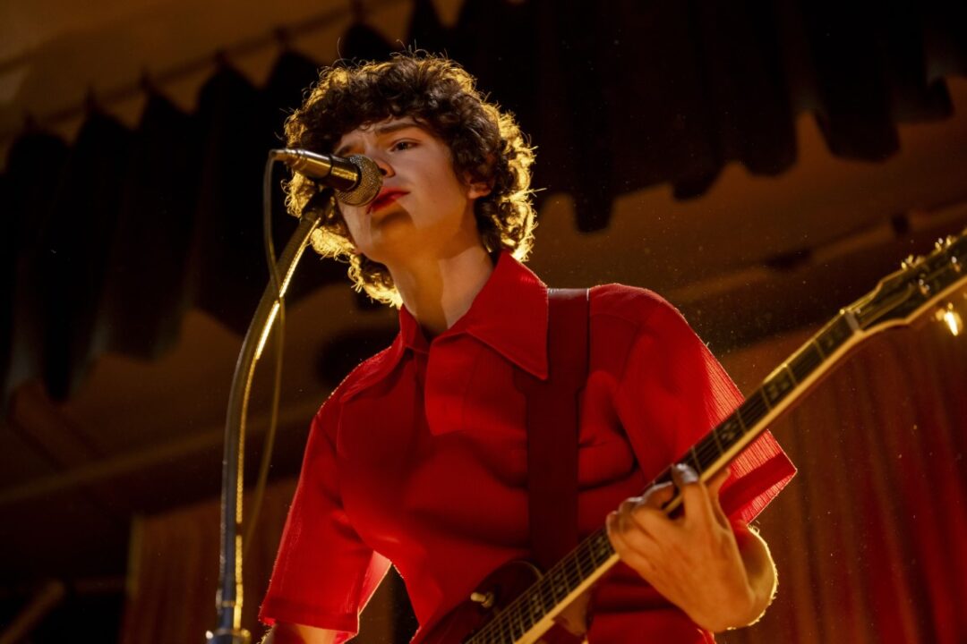 約30年の時を経て脚光を浴びた“埋もれた傑作”が紡ぐ、心揺さぶる実話 映画『ドリーミン・ワイルド 名もなき家族のうた』 - otocoto | こだわりの映画エンタメサイト