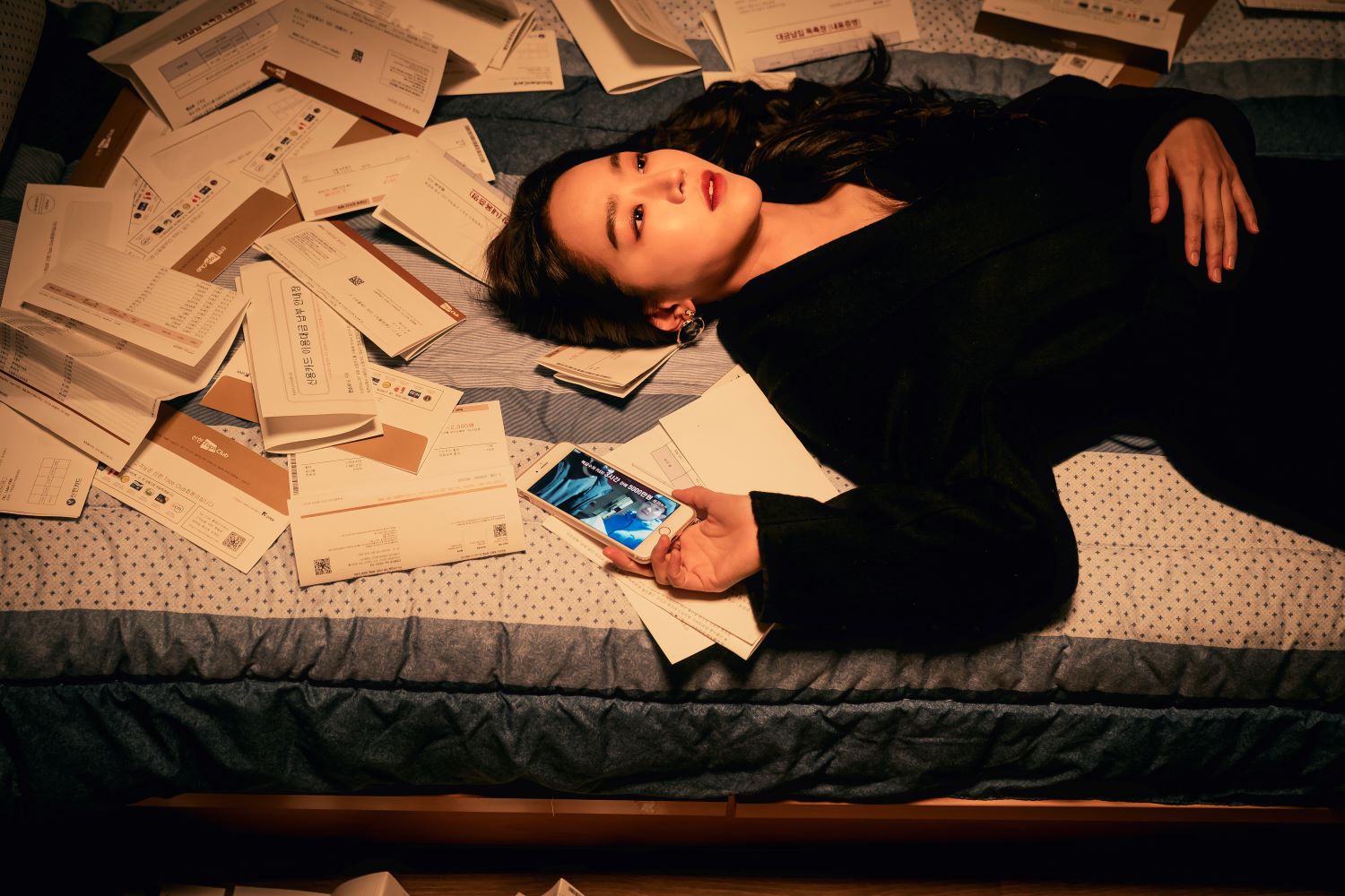 SNSの恐怖と中毒性に警鐘を鳴らす、衝撃のサスペンス・スリラー 映画『#彼女が死んだ』 - otocoto | こだわりの映画エンタメサイト